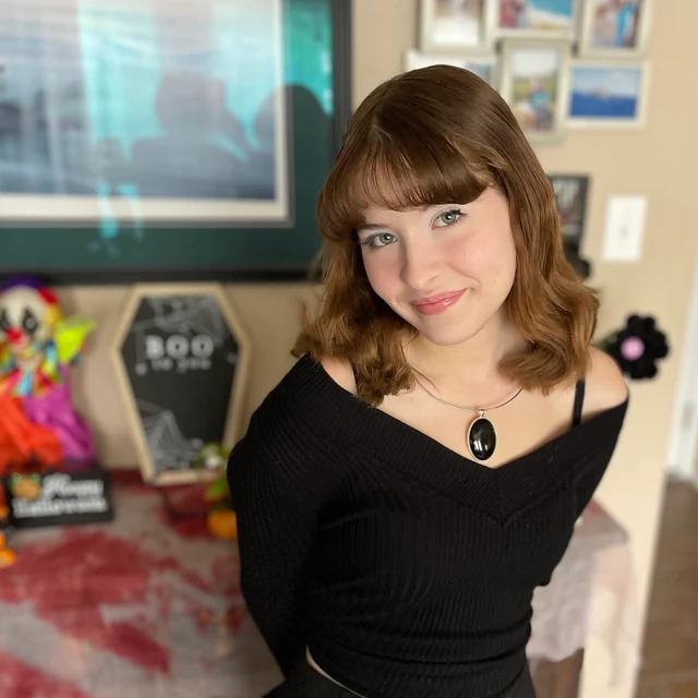 Movie Replica Wedding Singer 'Mrs. Robbie Hart' Necklace – Shopabernathys